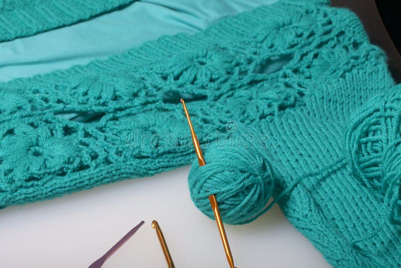 Strings of Thread for Knitting Emerald Color and Hooks for Knitting ...