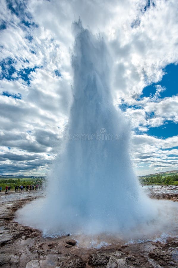 Gejzer Strokkur zdjęcie stock. Obraz złożonej z opary - 21840608