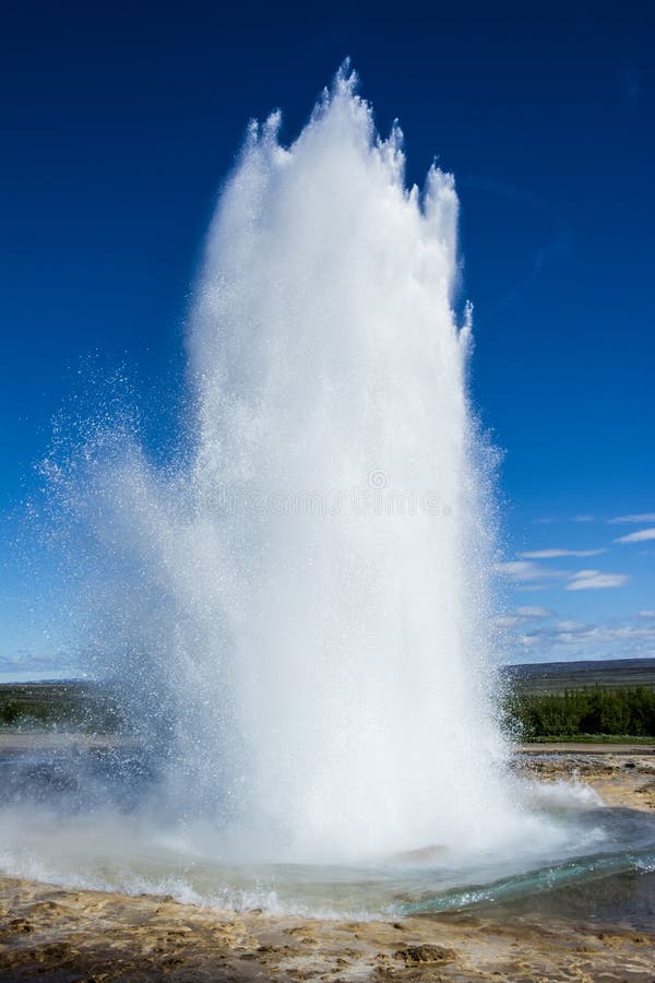 Erupcja Strokkur Gejzer W Iceland Zdjęcie Stock - Obraz złożonej z ...