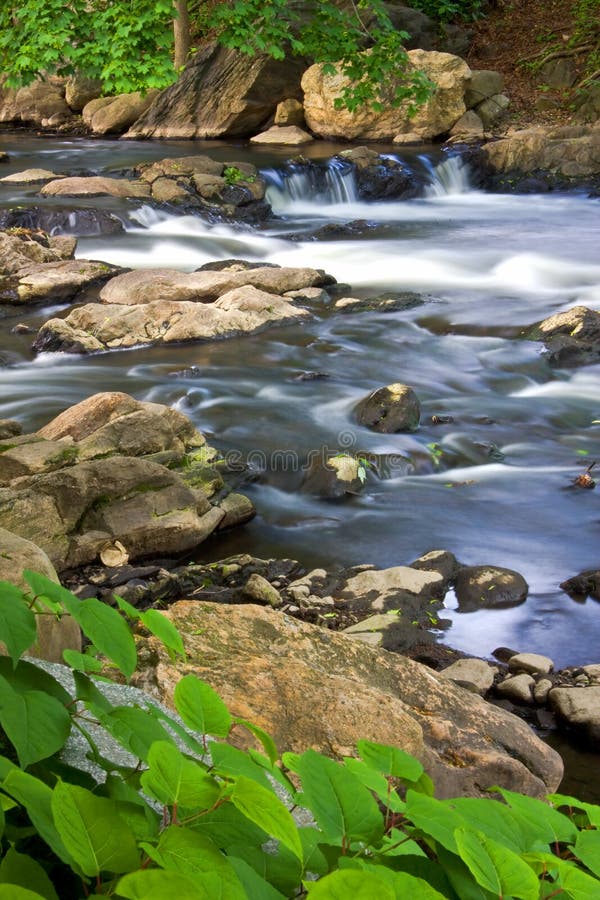 Stromende Rivier stock afbeelding. Image of stroom, hoogte - 5628183