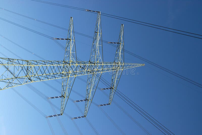 Stromleitungen stockbild. Bild von stromleitungen - 2140013