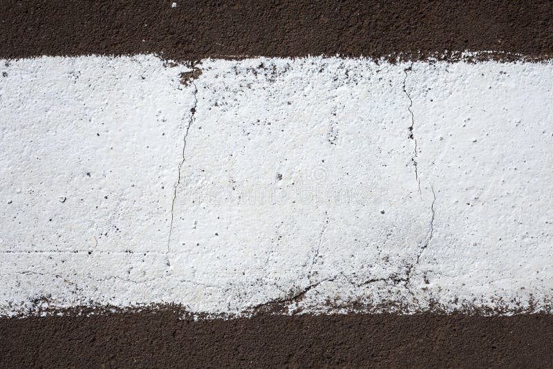 Strook Van Witte Verf Op De Bestrating Stock Foto - Image of buitenkant ...