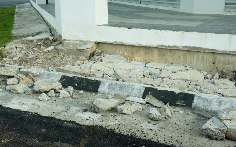Structure Cracked and Collapsed - Foundation Problems Stock Image ...