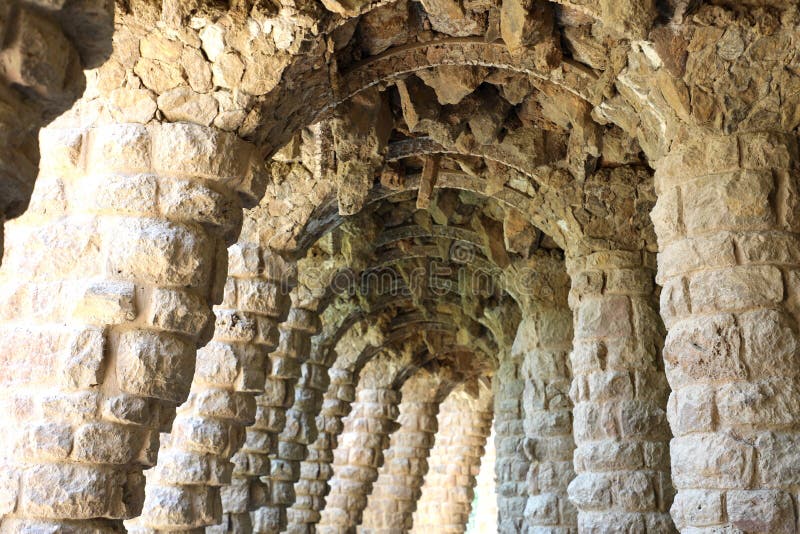 Structure En Pierre En Parc Guell, Barcelone, Espagne Image stock ...