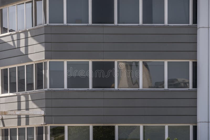 The Structure of the Facade Focuses on Horizontality, with Straight ...