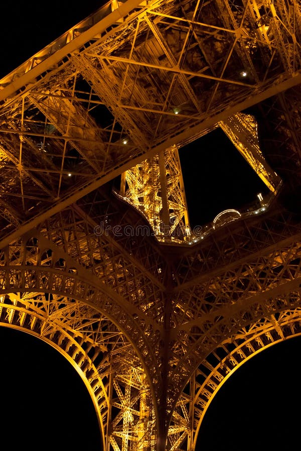 Structure De L'acier De Tour Eiffel Image stock - Image du acier, long ...