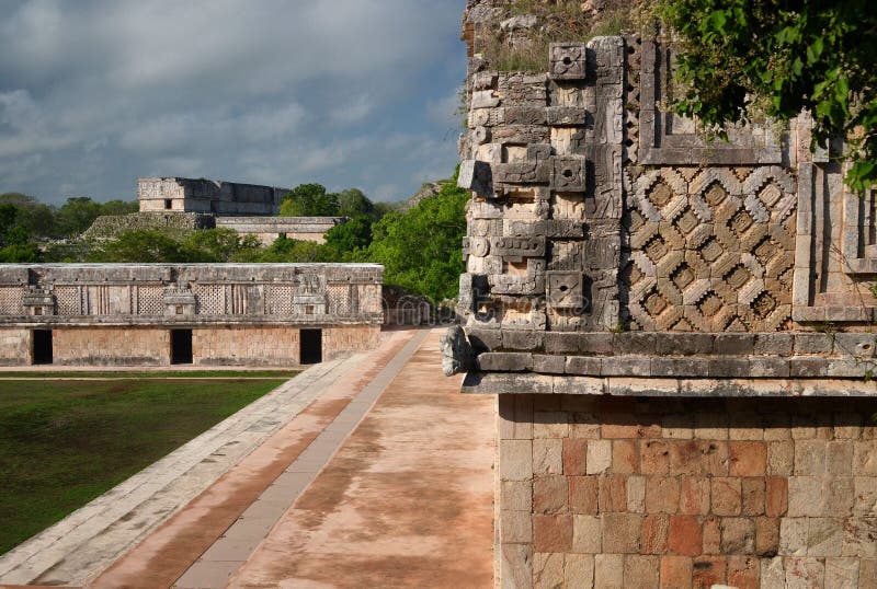 Structuren in De Maya Stad Van Uxmal, Yucatan Stock Foto - Image of ...