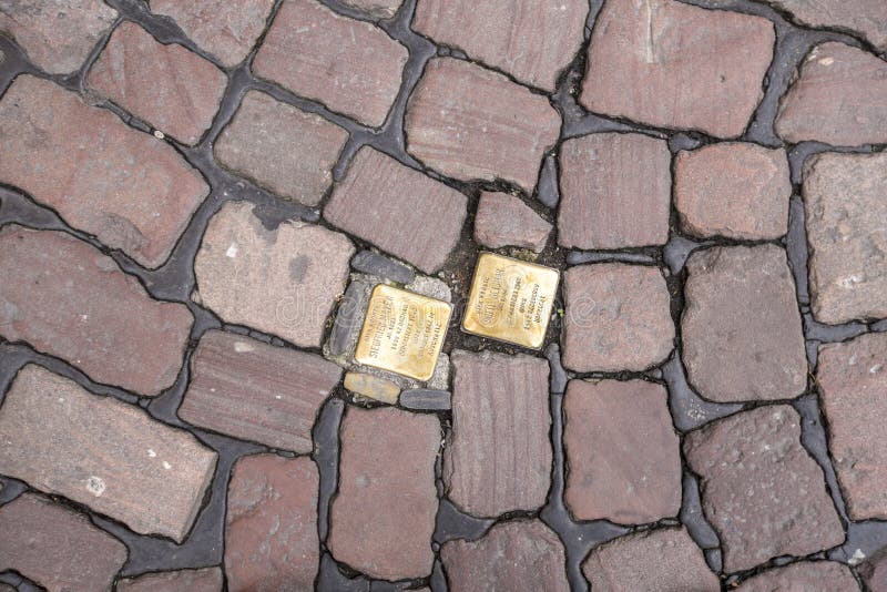 Het Struikelen De Stenen, Of Stolpersteine Zijn ...