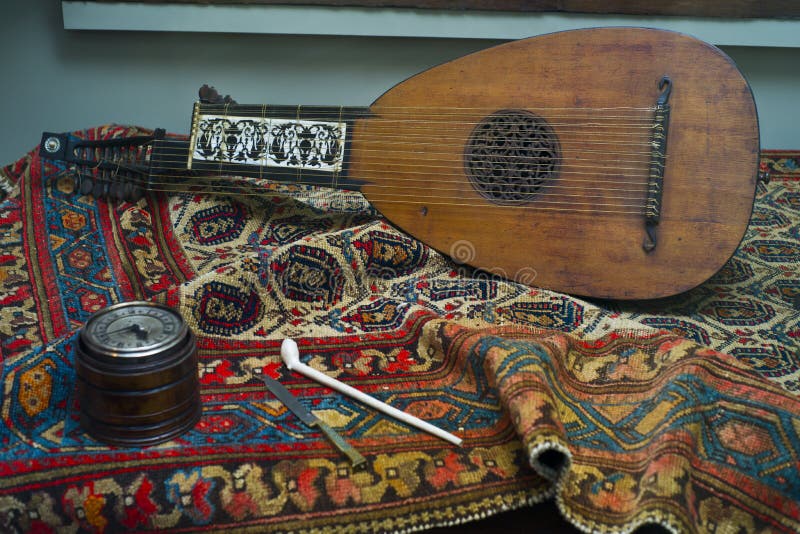 Strumento Musicale Medievale Immagine Stock - Immagine di artigiano ...