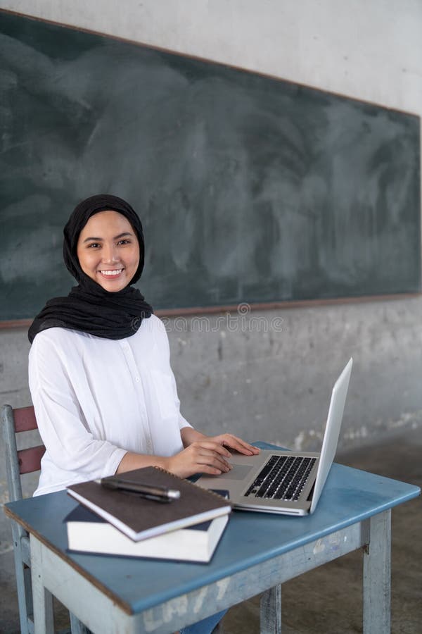 Student is Learing Someting Stock Photo - Image of lifestyle, studying ...