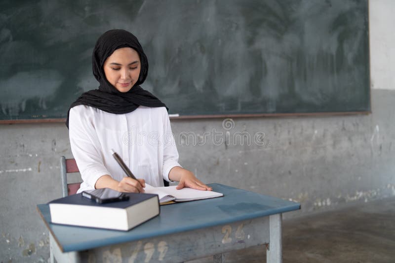 Student is Learing Someting Stock Photo - Image of reading, happy ...