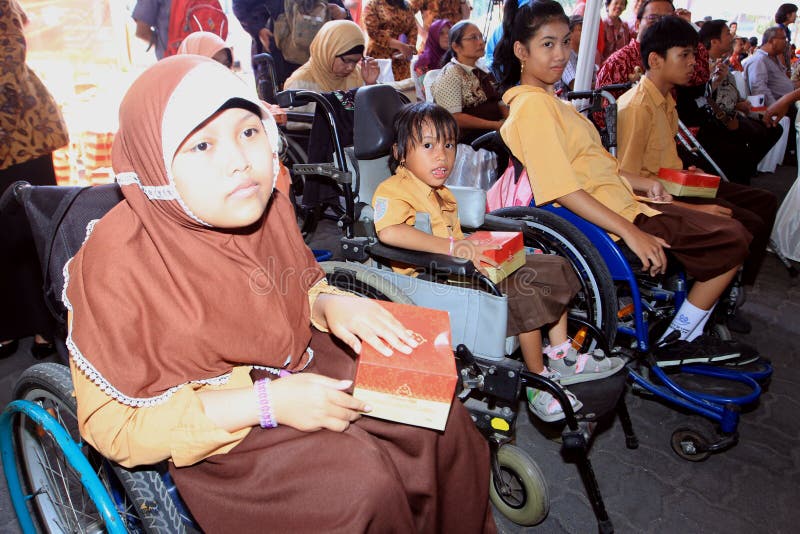 Student med handikapp redaktionell arkivbild. Bild av endast - 46293262