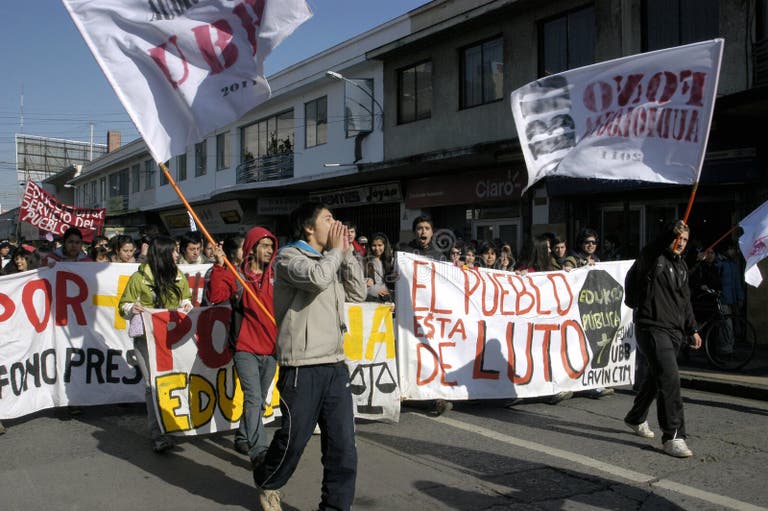 Student protest in Chile editorial photo. Image of crowd - 20117721