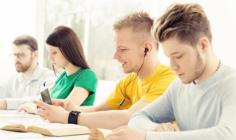 Studenten an Der Informatik- Und Programmierungslektion Stockfoto ...