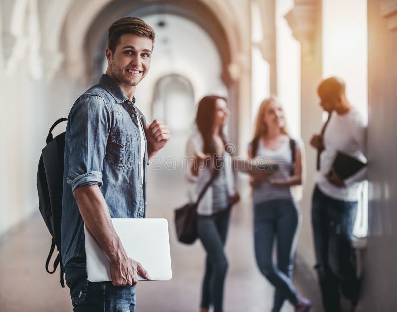 Studenten op universiteit stock afbeelding. Image of achtergrond - 98009747