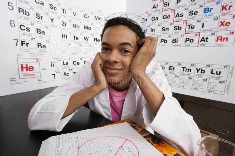 Studenten-Sitting in Science-Labor Stockfoto - Bild von junge, lernen ...