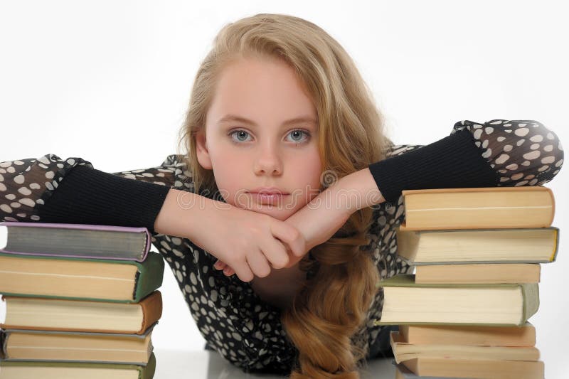 Studentessa con i libri immagine stock. Immagine di classe - 25073143