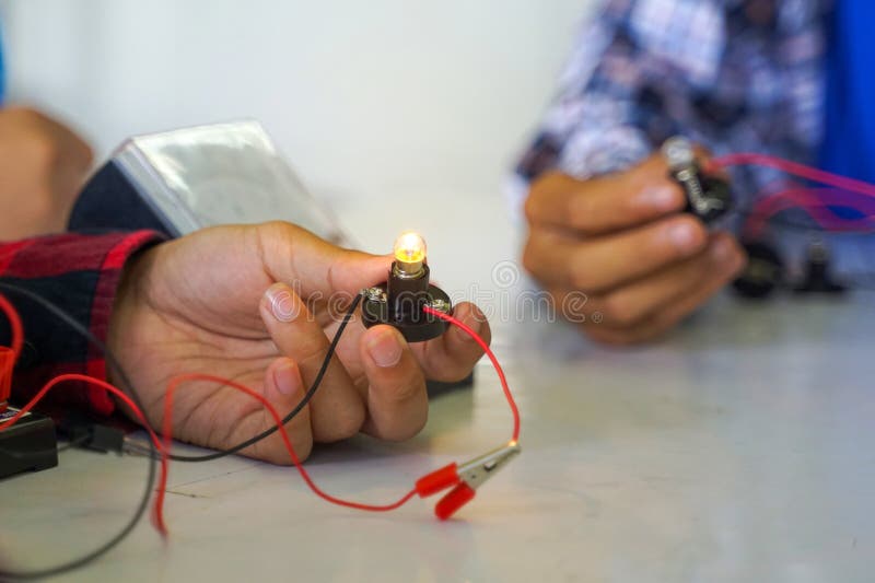 Students are Conducting Experiments on Basic Electrical Circuits. Stock Image - Image of explore ...