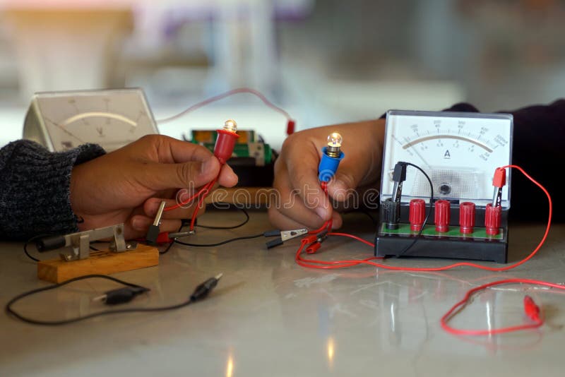 Students Conducting Experiments Basic Electrical Circuits Stock Photos ...