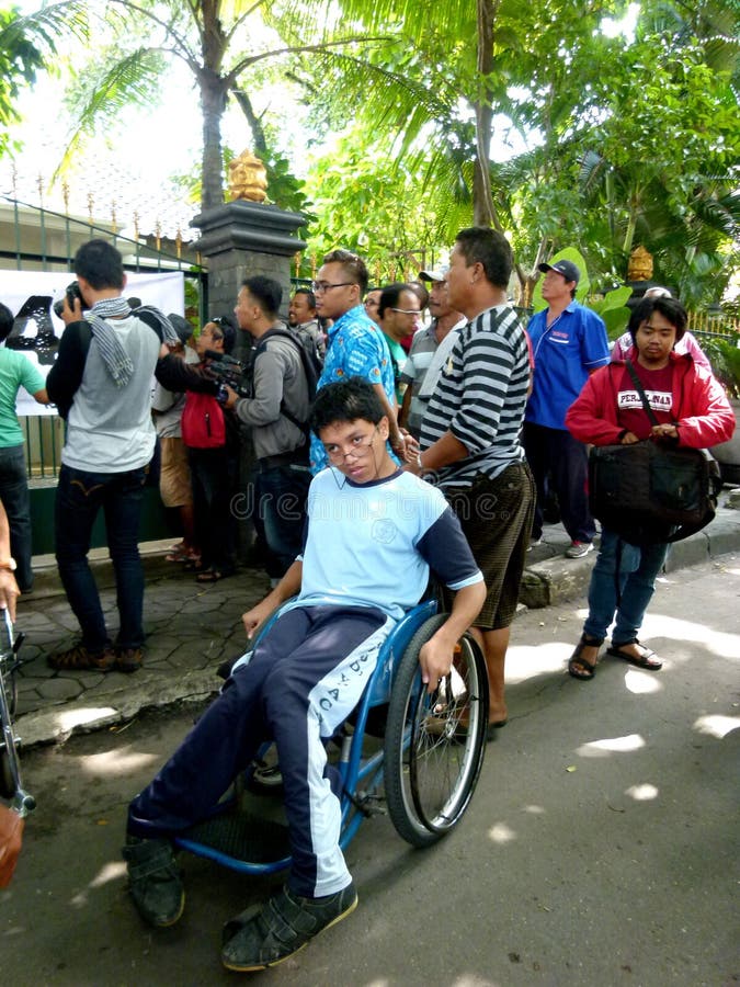 Students with disabilities editorial photography. Image of java - 66935607