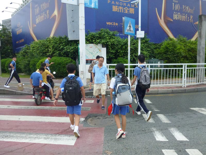 Students Go To the School through the Traffic Intersection Editorial ...