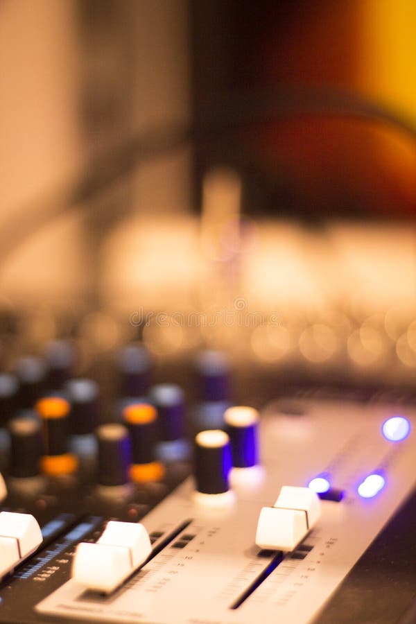 Microphone Vocal De Voix De Studio D'enregistrement Audio Photo stock ...