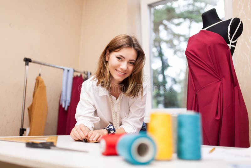 Studio dello stilista immagine stock. Immagine di modello - 99368791