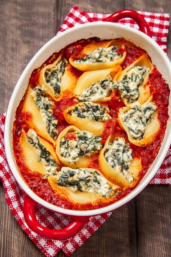 Stuffed Pasta Shells with Spinach Ricotta Stock Image - Image of meal ...