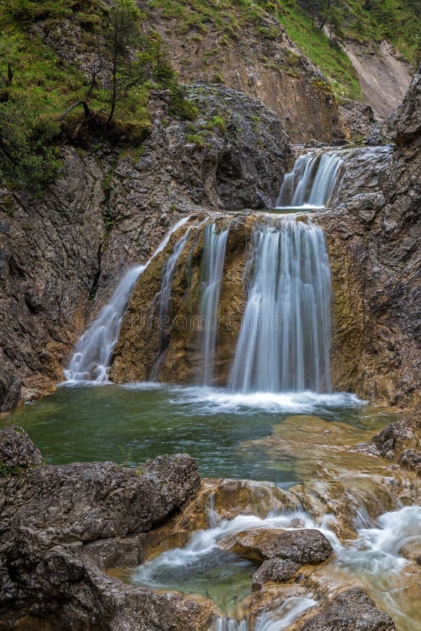 Stuiben-Wasserfall stockbild. Bild von wasserfälle, katarakt - 69014717