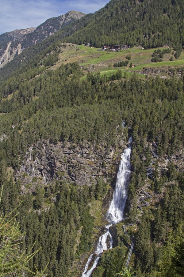 Stuiben-Wasserfall Im Oetz-Tal Stockfoto - Bild von alpen, frech: 137112956