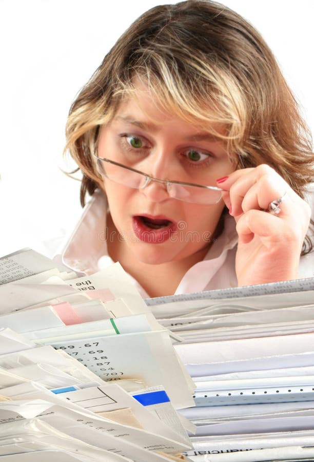 Een Schokkende Stapel Rekeningen Stock Afbeelding - Image of werk ...