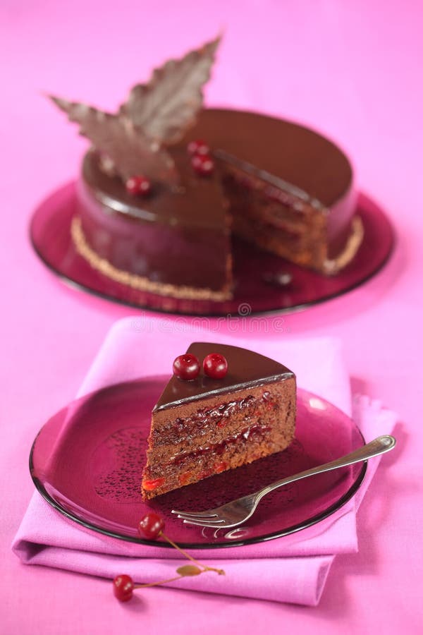 Stuk Van Chocolade Cherry Mousse Cake Stock Afbeelding - Image of ...