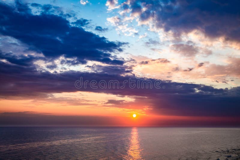Stunning Dusk at the Neist Point Lighthouse in Isle of Skye, Scotland ...