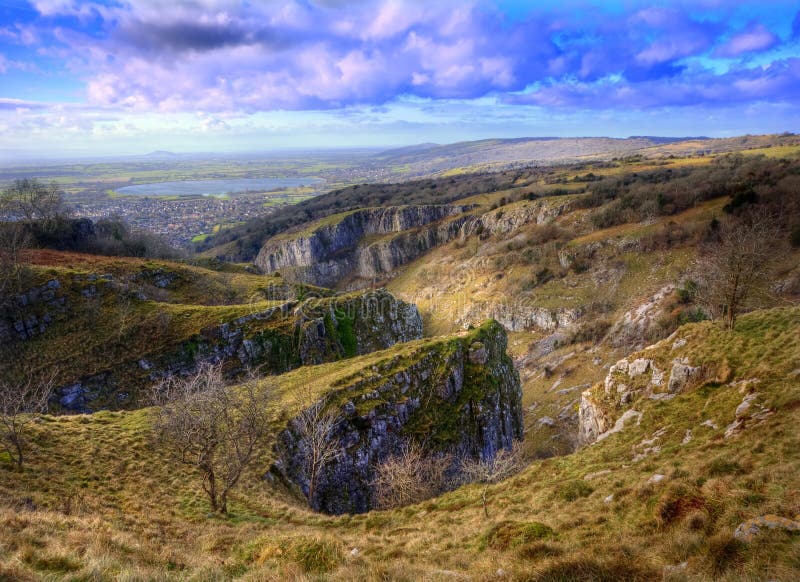 Cheddar Gorge stock image. Image of trees, horizon, vegetation - 19913823