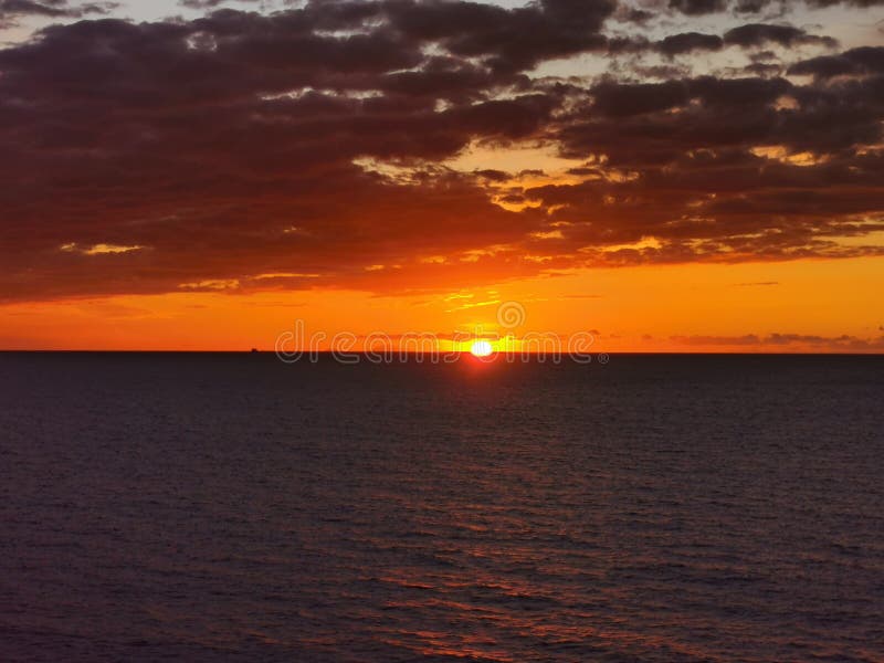 Stunning Sunset in the Deep Sea Stock Image - Image of dawn, coast ...