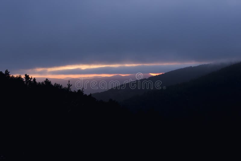 Stunning Sunset between Mountains Stock Image - Image of countryside ...