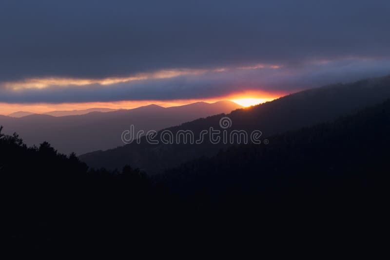 Stunning Sunset between Mountains Stock Photo - Image of horizon, cloud ...