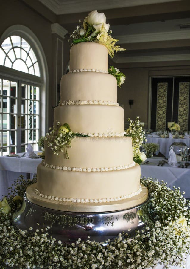 Stunning wedding cake stock photo. Image of decoration - 43974000