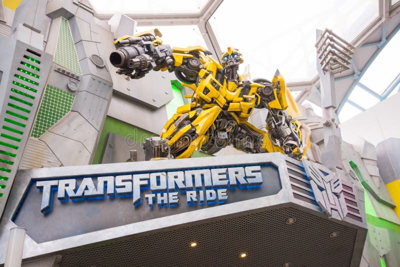 Bumble Bee Bij De Ingang Van Transformers the Ride Redactionele Foto ...