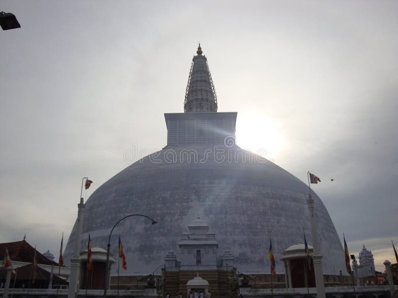 Ruwanwali Maha Stupa in Anuradhpura, Sri Lanka Stock Photo - Image of ...
