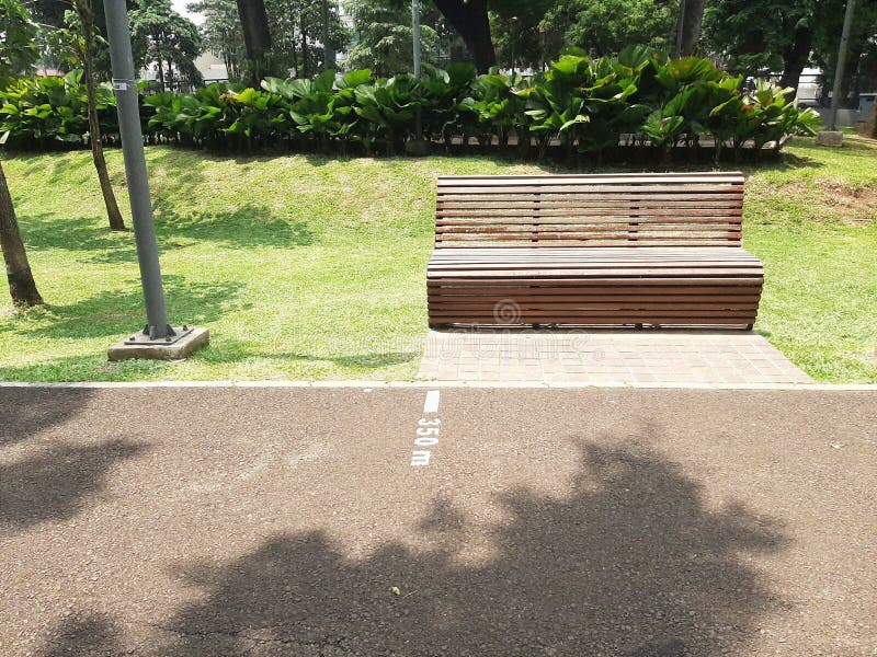 Sturdy Park Bench in City Park Stock Image - Image of brown, grass ...