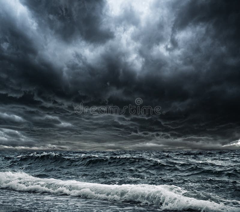 Dunkle Sturmwolken Und -meer Stockbild - Bild von horizont, nave: 22059803
