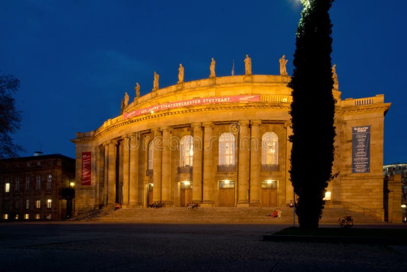Stuttgart-Opernhaus nachts redaktionelles stockbild. Bild von gebäude ...
