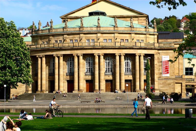 Stuttgart-Opernhaus nachts redaktionelles stockbild. Bild von gebäude ...