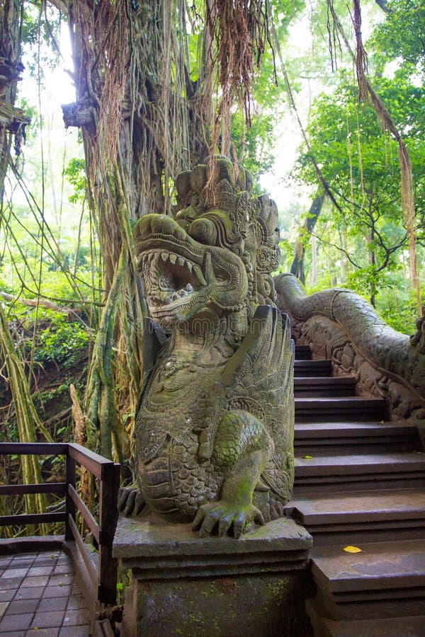 Stutue I Den Sakrala Apaskogen, Ubud, Bali, Indonesien Arkivfoto - Bild ...