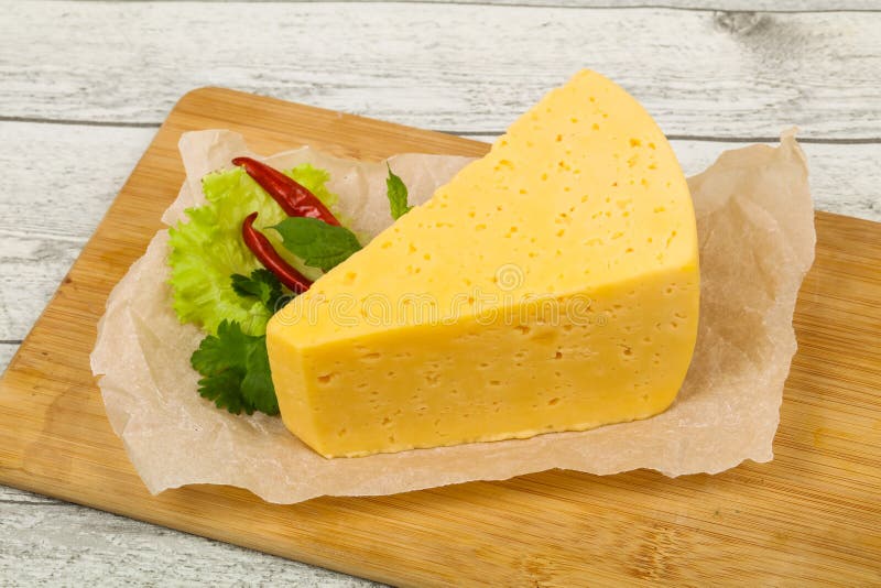 Lappa av ost fotografering för bildbyråer. Bild av appetisers - 117024441