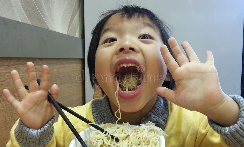 Stygg flicka fotografering för bildbyråer. Bild av ungar - 46324755