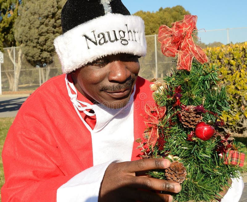 Stygg jultomten arkivfoto. Bild av ferie, träd, tradition - 36186798