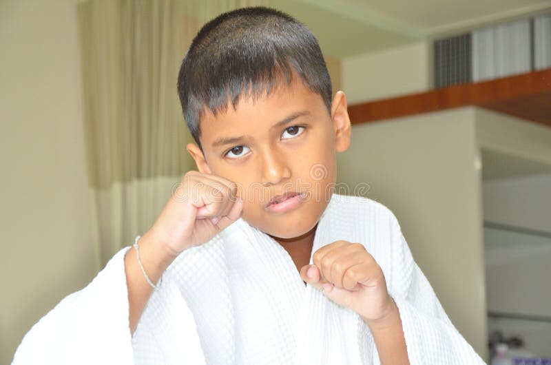 Stygg pojke. fotografering för bildbyråer. Bild av barn - 30440117