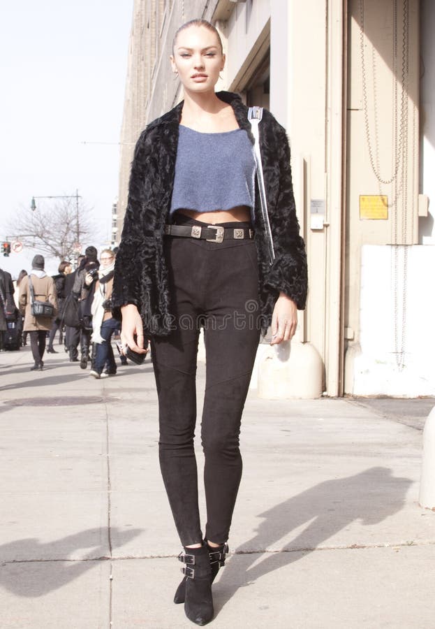 Style De Rue De Candice Swanepoel De Mannequin Photographie éditorial ...